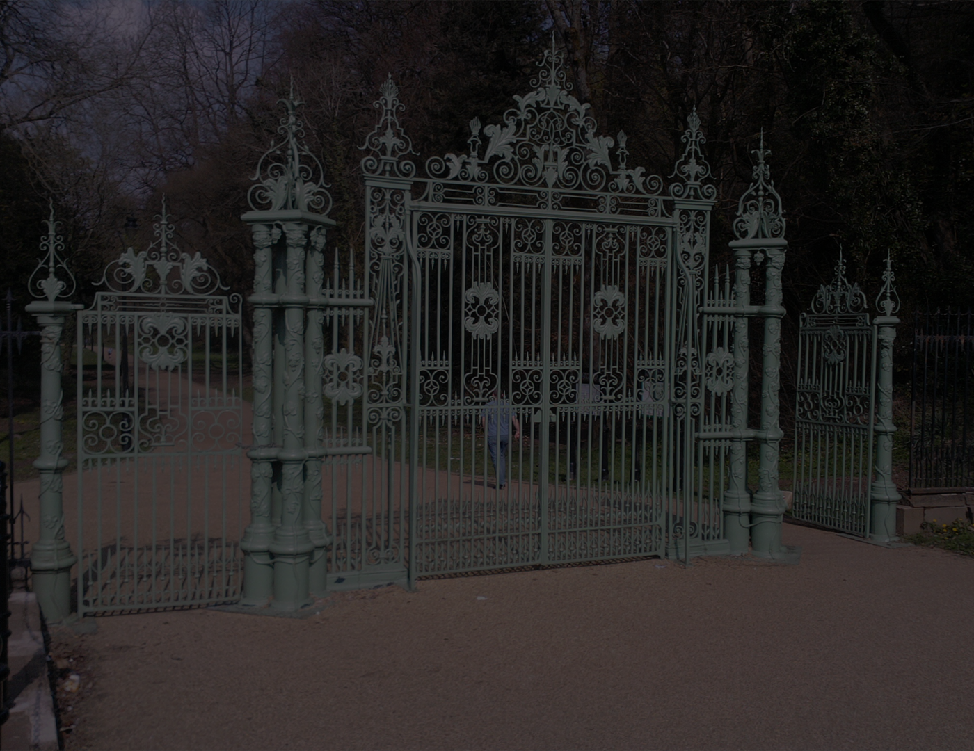 Plans submitted to repaint iconic Park Gates | Vitalize Radio